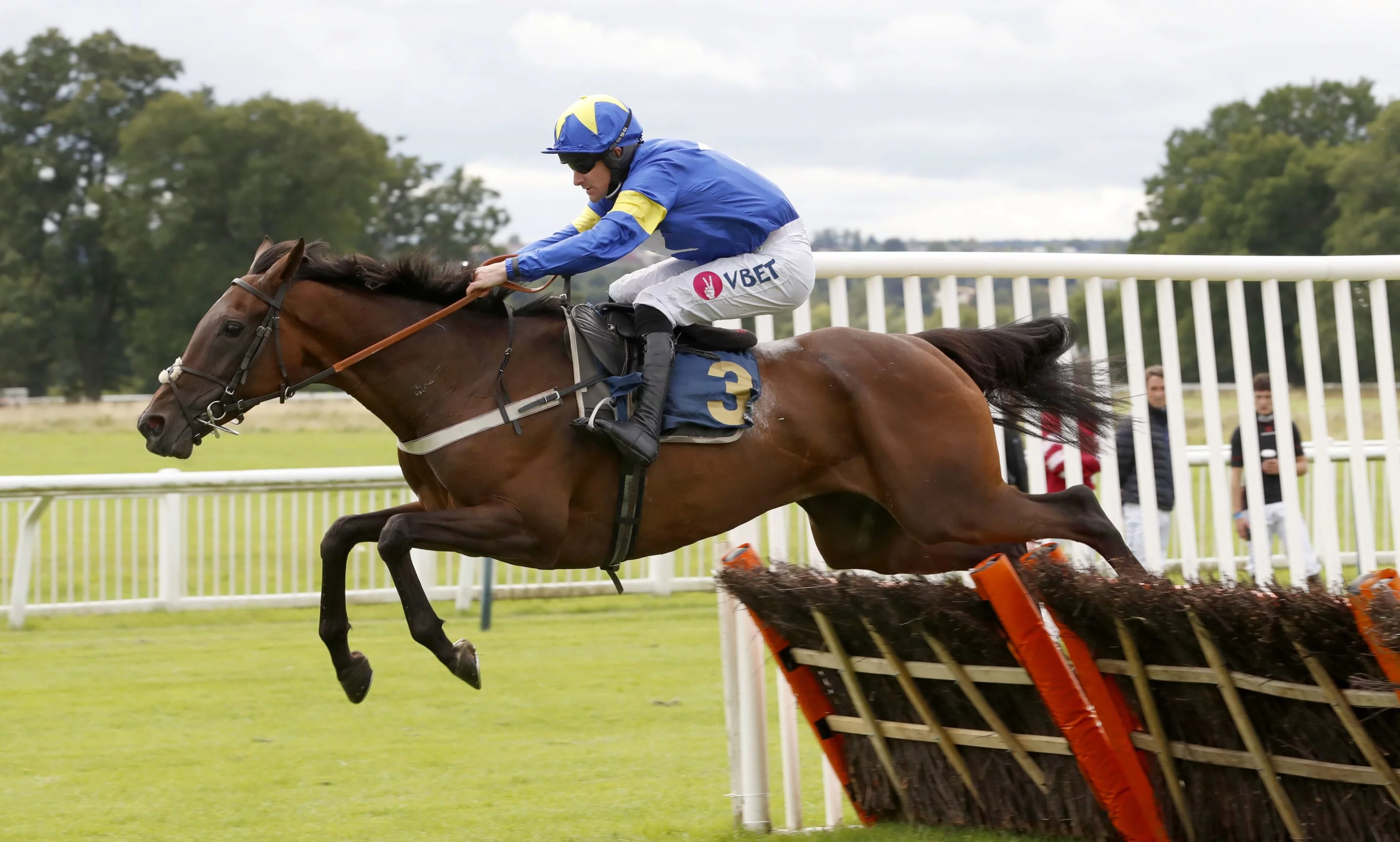 Who wins the Champion Jump Jockey title race? - Great British Racing