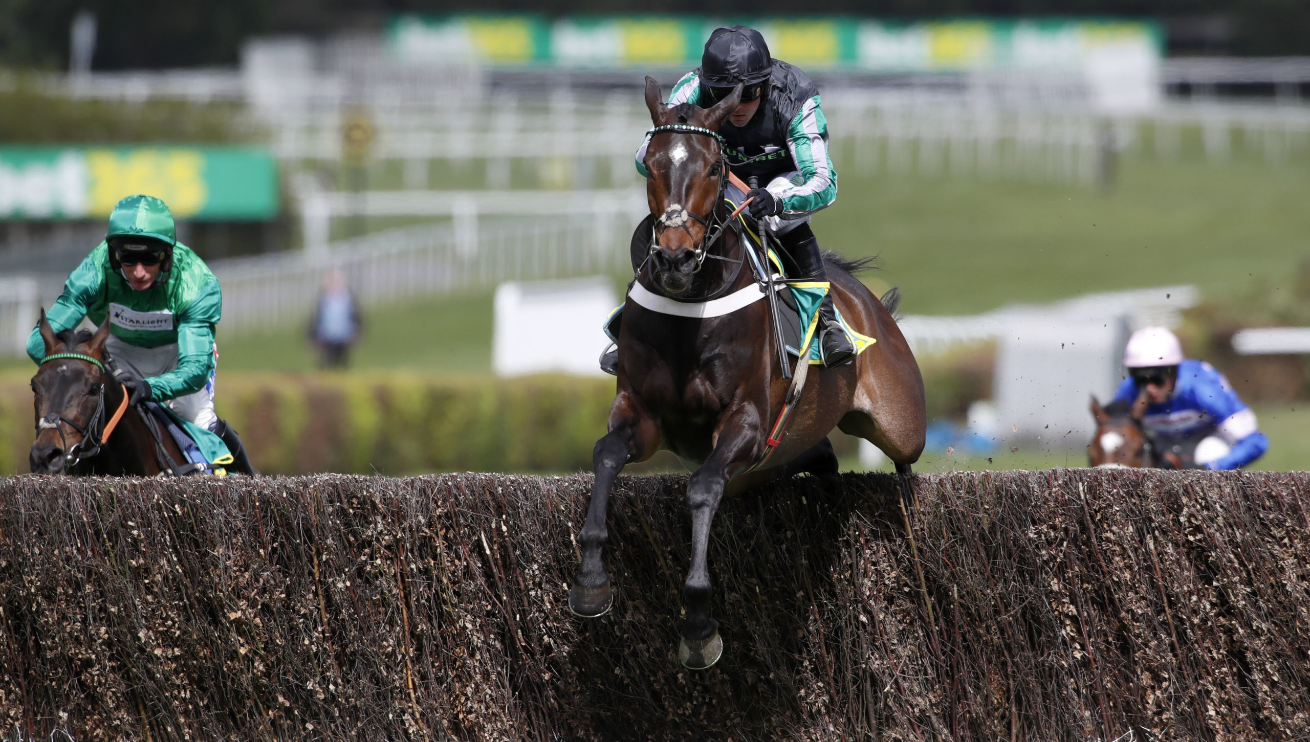 The Ultimate Jumpers - Great British Racing