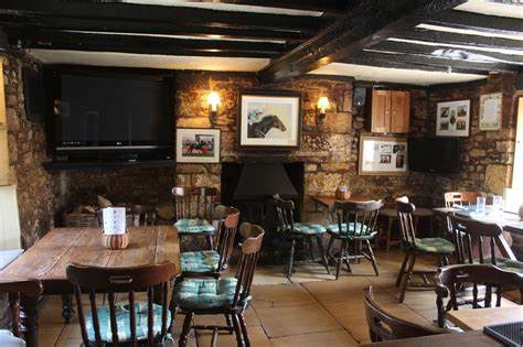 5 Great Horse Racing Pubs - Great British Racing
